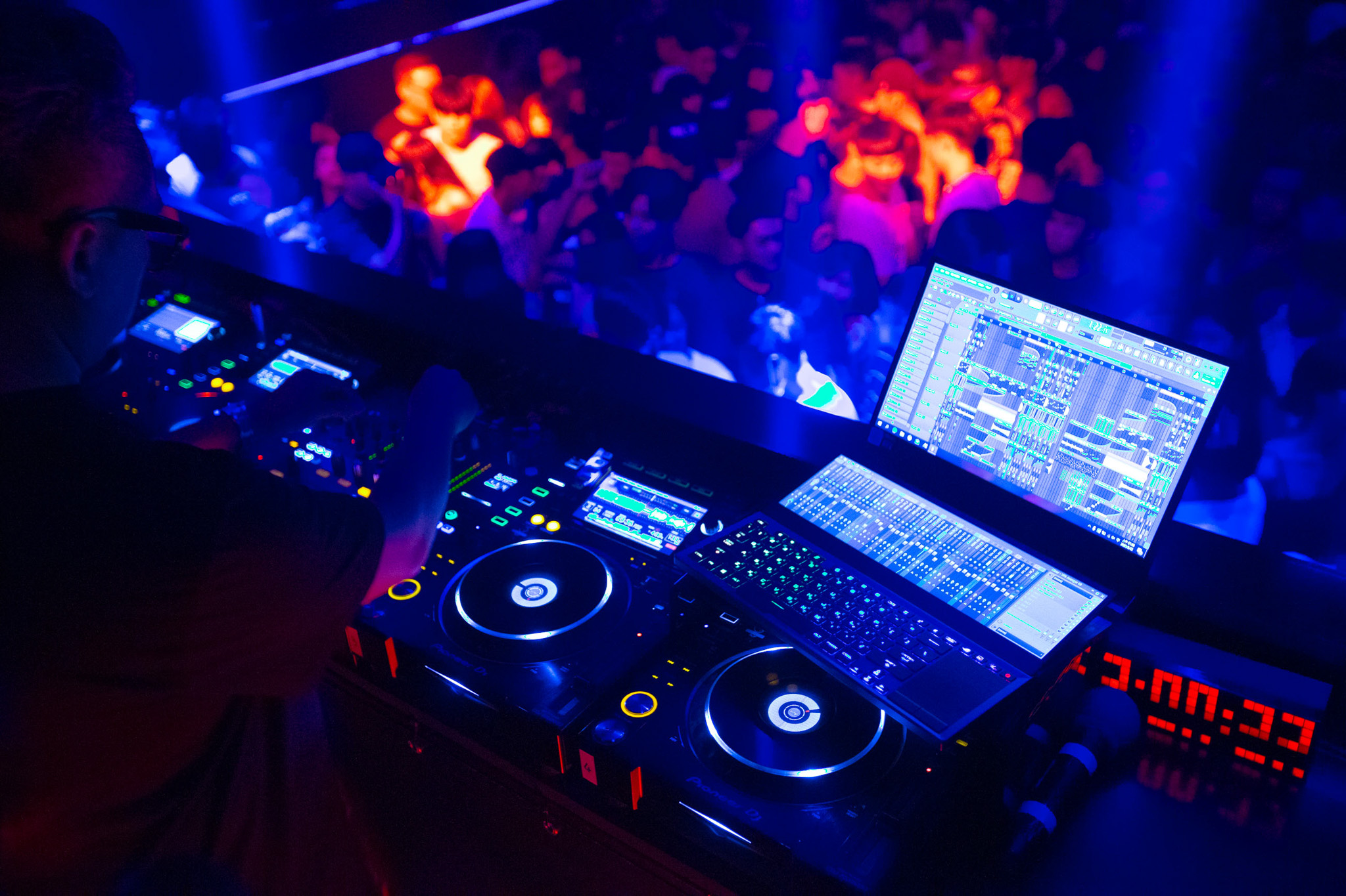 专访｜ROG 玩家共和国x 电音大人物DJ Junior：「不要让别人替你下标签，勇敢无惧才能成为佼佼者」 - FestGround