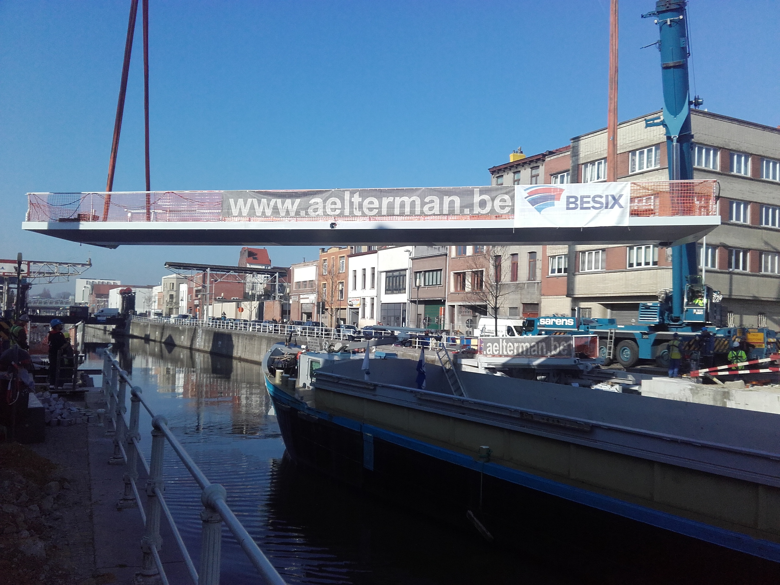 A mobile pedestrian bridge in Molenbeek - Six Construct